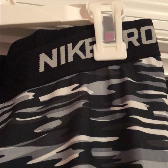 Nike | Pants & Jumpsuits | New Nike Cropped Leggings | Poshmark